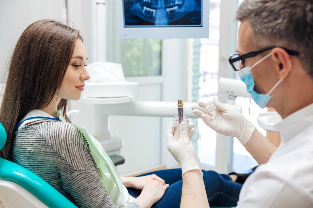 Pivot Tooth and Dental Implant: What's the Difference?